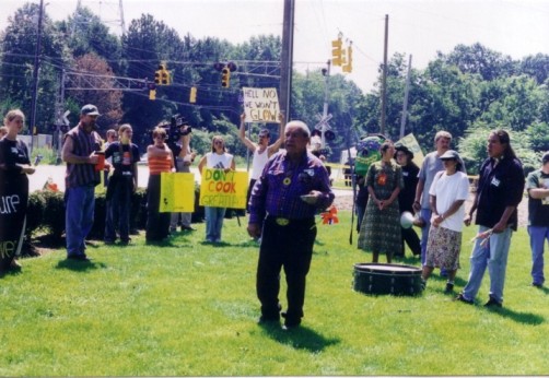 Photos of Western Shoshone spiritual leader Corbin Harney leading ...